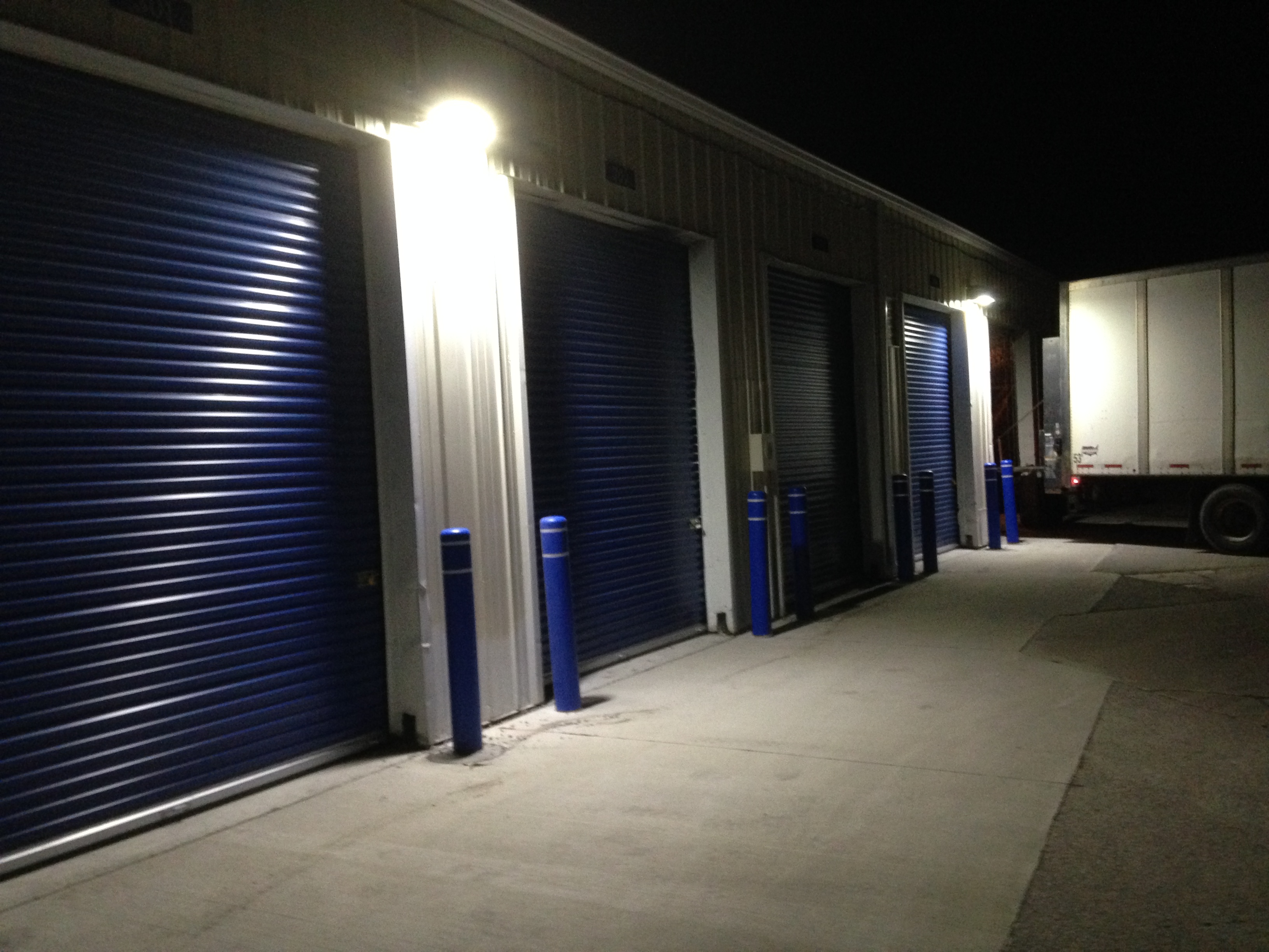 Large Garage Self-Storage Units in Davenport, IA | Roll-up Doors
